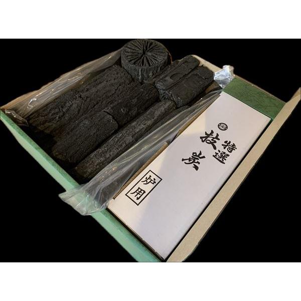 胴炭から枝炭まで全て揃った一組手前セット【内容】・胴炭1本・丸ぎっちょ4本・割ぎっちょ4本・丸管2本・割管2本・点炭2本・輪胴1本・枝炭5本（うち3ツ又1本）（白）