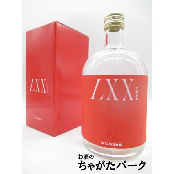 輝きのあるクリア。アルコール臭の後に、白砂糖や自然薯を蒸した「かるかん菓子」、洗練された上品なさつま芋の香りはグラスの中で時間と共に表れ、芋焼酎特有の甘い余韻とキレを楽しめます。ストレートやロック、特にお勧めは陶器の酒器で人肌程度の温度のお...