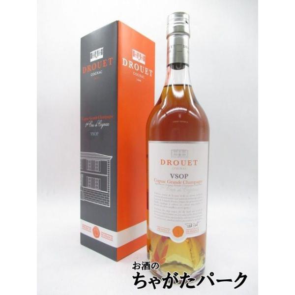 VSOPで定められている最低熟成年数よりも長い熟成年数の5年〜10年の原酒を使用した風味豊かなコニャック。色はマホガニー。香りは採れたてリンゴのフレッシュなアロマに華やかなバニラ、温かみのあるシナモン、ほんのり香木。味わいは、フルーティでバ...