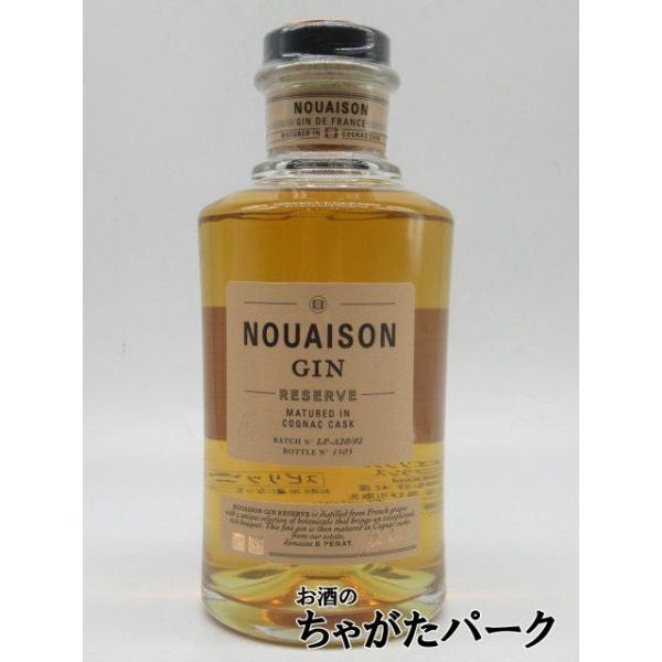 100％ぶどうベースにジュニパーベリー、カルダモン、ジンジャー、サンダルウッド、ベルガモット、プルーンなど14種のボタニカルを使用し、より複雑でスパイシーな仕上がったノエゾン ジンをさらに数か月間コニャックの樽で熟成。どっしりとした複雑さが...