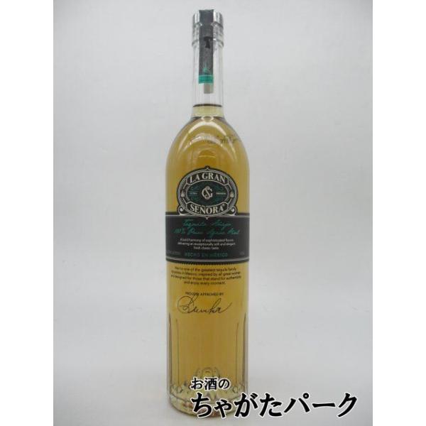 原料処理と製造工程に圧倒的時間を費やしてアガベの甘みを綺麗に抽出。特にはシャンパン酵母を使用した84時間の長期発酵が最大の特徴。蒸留では雑味を含むヘッドとテールの部分を極限までカット。最大限の手間暇をかけ、贅を尽くした最高峰の作りより生まれ...