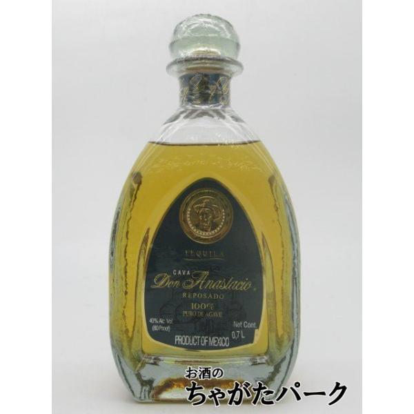 バランスがよく調和のとれたボディを持つ強い個性のテキーラ。明るい色合いのアンバーカラーでアガベ、アニス、プラム、アプリコットのエレガントな香り。フルーツのアロマが、ホワイトオークと丁寧に調和しテキーラを100％満喫する事ができますスピリッツ...