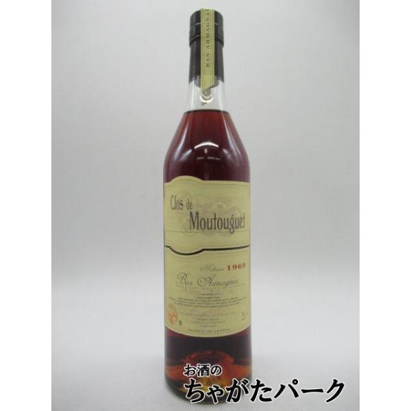 クロ ド ムートゥーゲは3年程前に先代当主の息子さんが後を引き継ぎ、現存していますが、こちらは先代の作った貴重古酒ストック。バコ、ユニブランに、フォルブランシュを使った重厚感がありながらも、まろやかさを持った1本です。力強いアロマからはシナ...