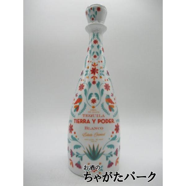 最高品質のブルーアガベを100%使用。花やフルーツが華やかに香る高地のアガベと、土やハーブの風味を持つ低地のアガベを50％ずつブレンドすることによりバランスの良い味わいを生み出します。コルクを空けた瞬間に広がる甘いハチミツの香り。口の中で弾...