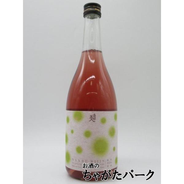 原材料は「純米酒と梅」のみです。砂糖や人工的な甘味料等を一切加えずに造っているので、ベタベタとした後味が無くスッキリとした甘みが特徴の梅酒ですので、色々な食べ物とも相性が良く食中酒としても美味しく飲める梅酒です。お酒の色はロゼワインにも似た...