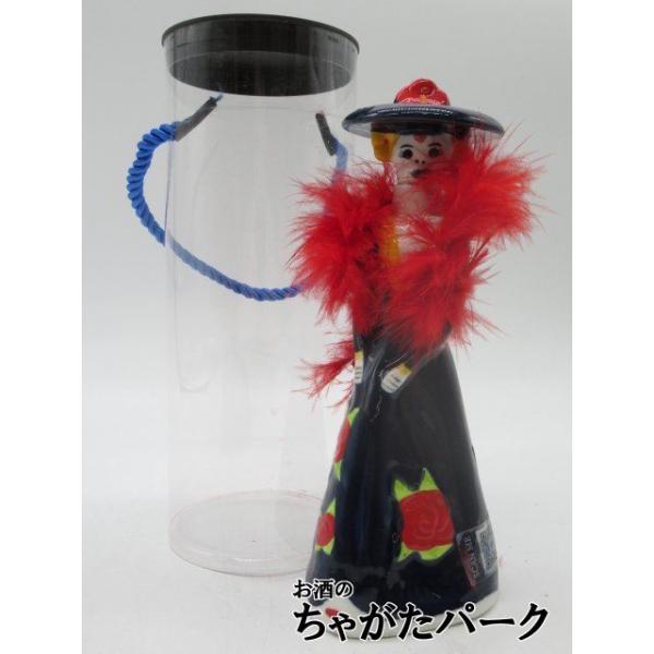 世界無形文化遺産にも登録されているメキシコの祭典、『死者の日』。毎年11月1日と2日に開催され、人々は先祖の霊を迎えるためにお墓や祭壇にマリーゴールドとガイコツを象ったお菓子や砂糖細工に、故人の好きな食べ物、テキーラなどを備え、先祖の霊と一...