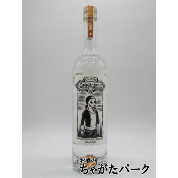 シエテ・ミステリオス ドバジは、オアハカ産のエスパディン（アガベの一種）からつくられるメスカルで、樽熟成をしていないホベンです。成熟したアガベのみを使用し、アガベの球形部（ピニャ）をタテマドと呼ばれる地中に掘った穴で蒸し焼きにする伝統的な製...