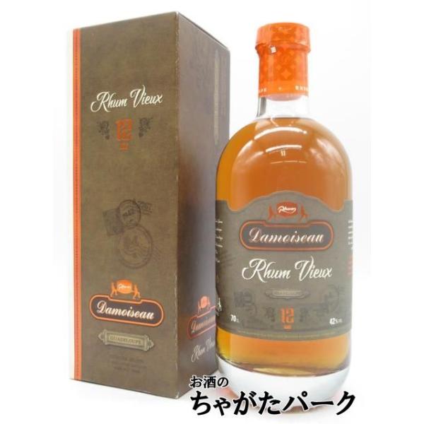 マルティニークに隣接する島、グアドループ島にあるダモワゾー家は1942年よりベルビュー蒸留所を所有しており、グランデ・テールというサトウキビ畑の真ん中に位置しています。ベルビュー蒸留所はグアドループ島最大の規模を誇り、年間300万リットルの...