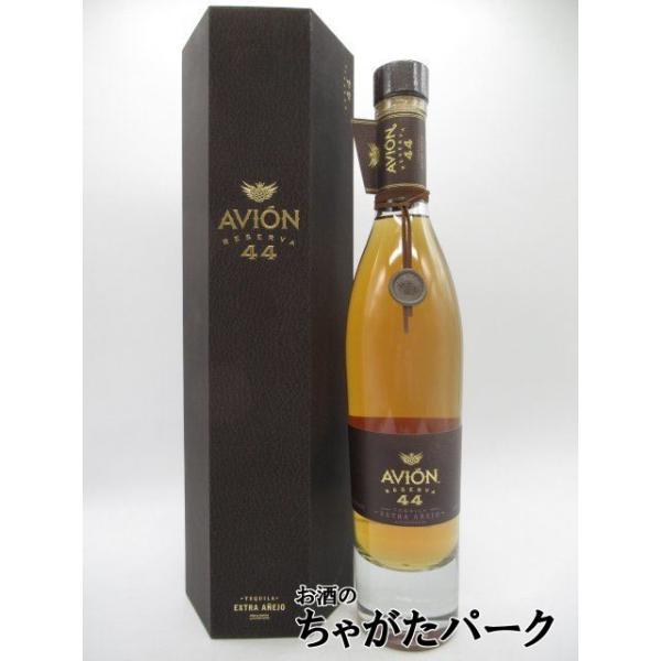 バーボン樽で36カ月以上熟成されたエクストラアネホです。リッチでスムースな飲み心地が特徴で、温かみのあるバニラとスパイスのローストされたアガベの香りに、成熟した甘美な果実と薫り高いアメリカンオークの複雑に溶け込んだあじわいです。名前の由来に...