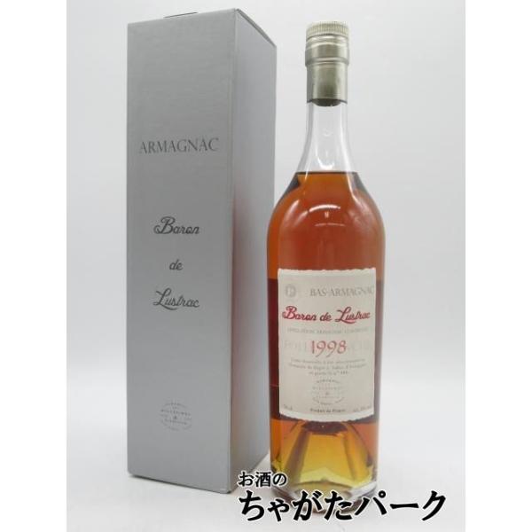 ブドウ品種：フォル・ブランシュアルマニャック、サルにあるドメーヌ・ド・クーロのポンソラ氏によって蒸溜。温かく芳醇なバ・アルマニャック赤みがかった、やや淡い琥珀色。香りはブリオッシュと砂糖漬けの果実が混ざり合い、口に含みたくなる衝動に駆られる...