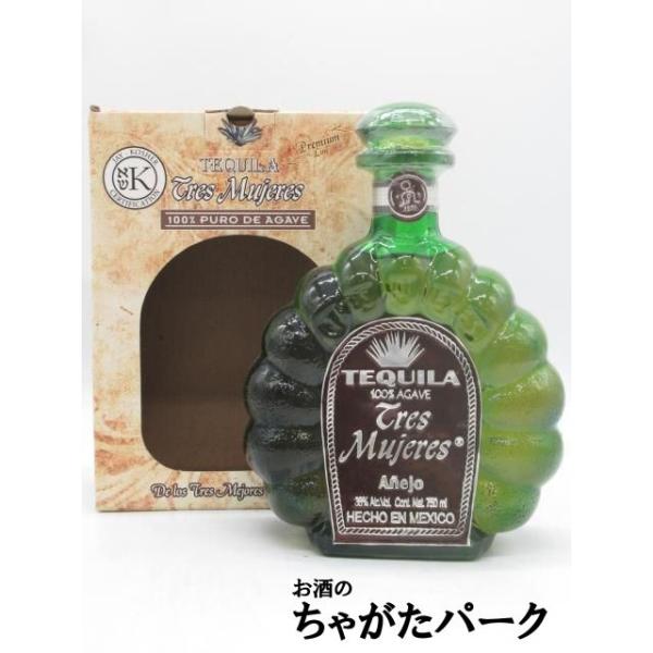 100%ブルーアガベ使用。少なくとも3年フレンチオークで熟成されます。より洗練された香り、味わいが残ります。深い琥珀色で上品な香り、薫製食品と樽から醸しだされる独特の甘みが口の中に広がります。最高級なバランスのこのテキーラは熟して柔らか風味...
