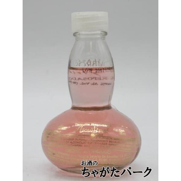 サンフランシスコ世界スピリッツコンペテイションでマルチプル金賞、およびダブル金賞を受賞。ボルドーに使われたフレンチオーク樽で3カ月熟成。最初にスパイシーでペッパー感、やがて甘さとスムースなバニラのフィニッシュ。口に含んだ最初から最後まで、あ...