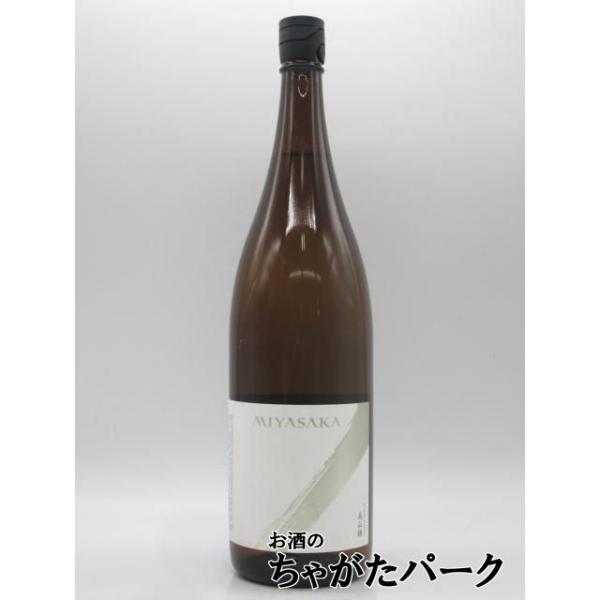 長野県産の美山錦を55％精米で使用。自社保存の7号系酵母を用い、中取り部分のみを直汲みでボトリングするという、大変贅沢な造り。それによって澄み切った美しい味わいを実現しました。7号酵母×美山錦という長野らしさ溢れる組み合わせで醸したシャープ...