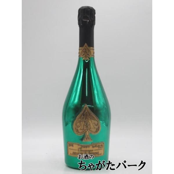 前面のラベルエンブレムが不良の為、アウトレット価格にてご奉仕いたします。登録日：20260424