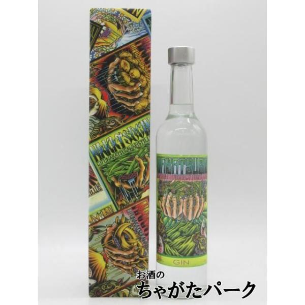 NAKATSUGINでは、初めての樹木のジン。針葉樹を思わせる渋みや苦味はあまり感じられません。森の中を思わせる、深く、清々しい香りと、何処かしら甘美な風味を感じる、心落ち着くようなジンに仕上がりました。ソーダで割ると森の中に誘われるような...