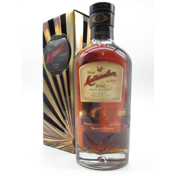 ベンジャミンとエデゥアルド・キャンプが１８７２年にキューバでラムの生産を開始。熟成にシェリー酒の醸造法で知られる“ソレラ・システム”を採用し“コニャックの様なラム”と形容され好評を得ました。１９６０年に同家はプエルト・リコに亡命し同地でラム...