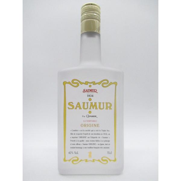 ４０度　７００ミリ　「ソミュール」は、１８３２年、パティスリーとして創業したコンビエ家が、自らのお菓子に合う洋酒を求めて、１８３４年に造り上げた、パティシエ入魂のトリプルセック。パティシエがお菓子のために造り上げた最古のトリプルセック「ソミ...