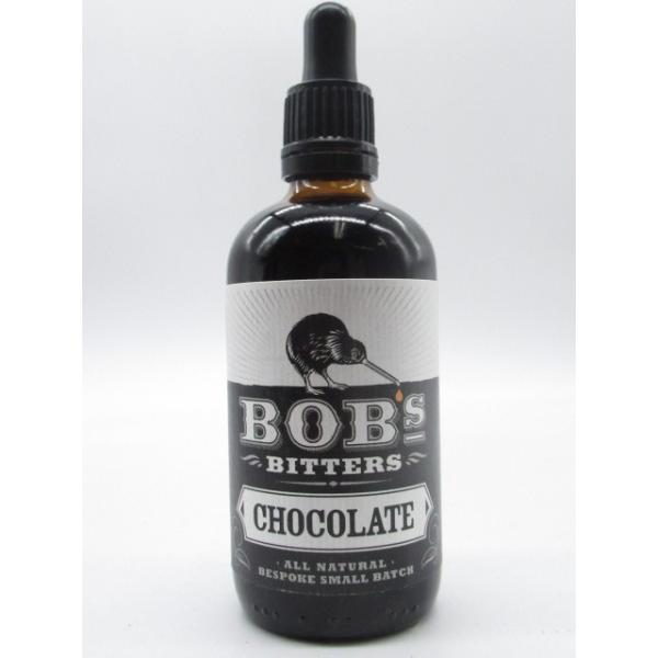 ３０度　１００ミリ強いカカオ豆の香りにバニラやエスプレッソコーヒーのほのかな芳香が混成しており、素晴らしいダークカカオのチョコレートの味わいに樹皮のような苦みの香りを含んだアロマティック・ビターズ。ロンドンにある小さな秘密の工房で一つ一つ手...