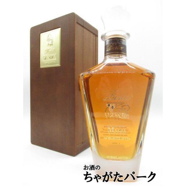 (バルベーラ・ブラチェット・マルヴァシア)魔法という意味の名を冠したベルタのヴィンテージ・グラッパ。マジアは葡萄の搾り残しを蒸留して造られるグラッパとは異なり、収穫した葡萄を破砕して丸ごと（実・果皮・果汁）蒸留して作られます。熟した果実、サ...