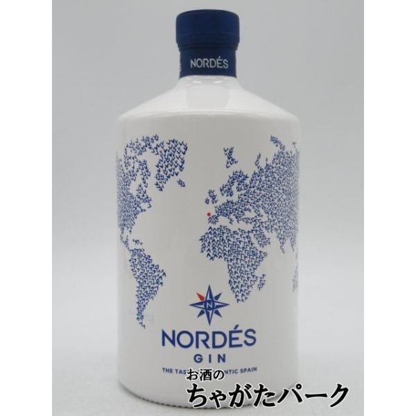 スペイン、最北西部のガリシア州で作られるジン。スピリッツは、DOリアス・バイシャスの白ワインで有名なアルバリーニョ種の葡萄から作られます。ボタニカルはジュニパーほか、ケルプ、セージ、ローレル、ハイビスカスなど15種類で、すべてガリシア州で取...