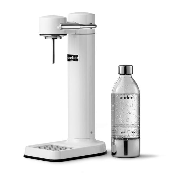 「商品情報」「主な仕様」  世界的大人気の炭酸水メーカーaarke（アールケ）。Carbonatorのデザイン性と機能性は国内外で高い評価を受けています。? Carbonator 3は改良されたスチールステンレス製のノズルを搭載、より精密で...