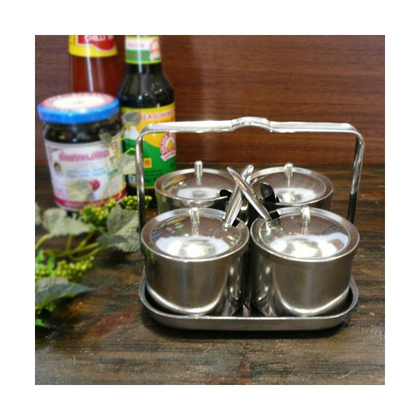 ステンレス製のクアングプゥングです。タイ料理には欠かせないクアングプゥング（調味料入れ）です。 商品は本体、フタ及び持ち運び用の台はステンレスです。1つの入れ物の高さは約5Cm,円の直径は6Cmです。全体の大きさは１４×１４ｃｍ　Ｈ１２ｃｍ