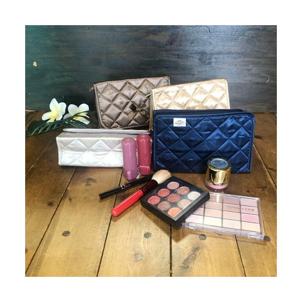 【発売日：2025年08月15日】キルティング素材で丈夫だけど軽量で、一度使うととりこになると有名なブランド「NaRaYa/ナラヤ」です。「タイ土産」としても必ず上位にランクイン！【サイズ】・横17cm×縦12cm×マチ5.5cm【素　材】...