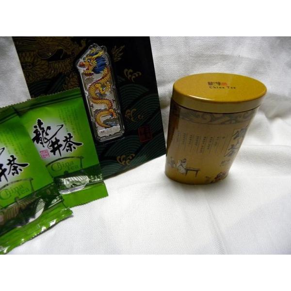 "龍井茶は中国有名なお茶の一つで、特に北京では高級茶として愛飲されています。産地は淅江省の西湖が有名で、風光明媚な穏やかな気候に恵まれた茶処です。南の淅江省のお茶が何故北の北京で愛飲されているのでしょうか。その理由は清の皇帝が全国を視察する...