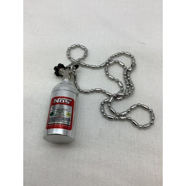 NOS a.k.a. Nitrous Oxide Systems映画、ワイルドスーピードでドムとレティガンガンに使ってましたねぇ。ただのネックレスに見えますがTOP部分に穴が開いてましてね。 際の使い方を1例出すと、、、ここにフレグランス入...