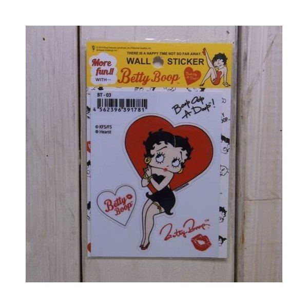 永遠のセクシーキャラクター大人気のベティーちゃん、キュートでセクシーポーズのステッカーです。お気に入りの場所に張ってモヤモヤして下さい。台紙サイズ:H9 W7cm 素材:ビニール