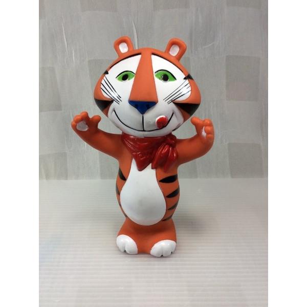 グ?レイト！のセリフでお馴染みのケロッグ社の人気キャラクタートニー・ザ・タイガーの貯金箱です。トニーはトニーでも1970年代のコーンフロストのに描かれていたクラシックトニーで、貯金箱も当時発売されていたものの復刻版となります。現在売られてい...