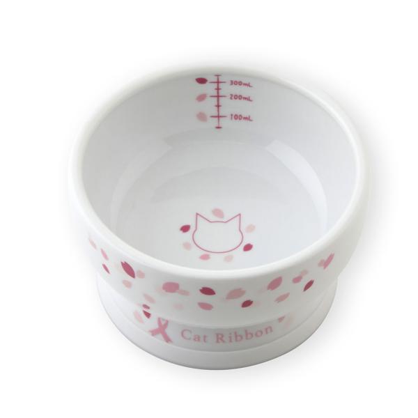 メーカー：猫壱 メーカー画像　猫壱　猫用　脚付ウォーターボウル　レギュラー　Ｓａｋｕｒａ　Ｃａｔ　Ｒｉｂｂｏｎ　２０２４　4582725980394　mikari　陶器水入れ　猫　食器　水入れ　磁器　陶磁器　猫用品　水飲み　お皿　脚付き　脚...
