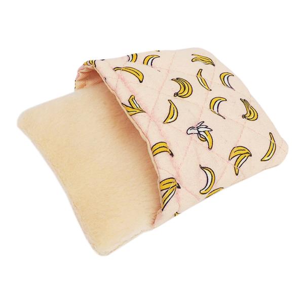 メーカー：Rainbow レインボー　ジャンガリアンのプチ寝袋　バナナ　ピンク　4589462739384　20251021　y25m10　ktym　ジャンガリアンハムスター　小動物　寝袋　寝ぶくろ　布団　ハウス　隠れ家　かわいい　anim...