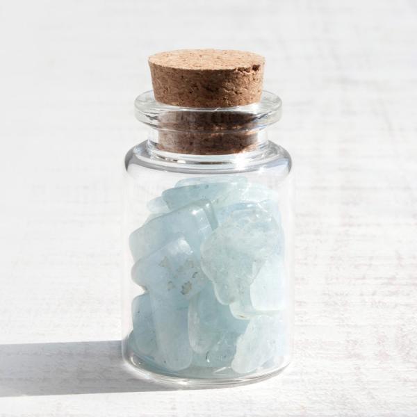 小瓶入りさざれ石　アクアマリン（藍玉）　鉱物　鉱石　飾り石　2250008099942　アクアリウム　パルダリウム　両生類　爬虫類　テラリウム　ミネラル　宝石　水晶　サボテン　多肉植物　飾り砂　飾り　20250529　y25m05　ｋｓｚｋ...