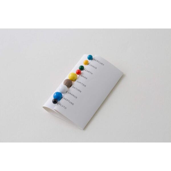 惑星ピン（地球暦）商品コード：49074586832カラー：マルチカラー惑星に見立てたマップピン