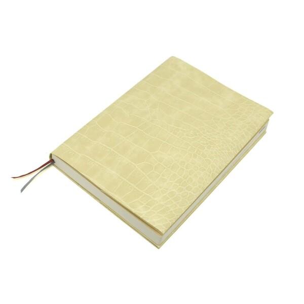 お手入れいらずのほぼ日手帳カズン対応Ａ５サイズ リサイクルレザーカバースピンしおりひも付き (クロコ型押しクリーム)商品コード：49076502445型番：k0134カラー：クロコ型押しクリーム本革を素材にして作られたリサイクルレザーを使っ...