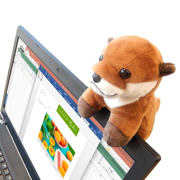 AQUA ぬいぐるみ ここにいるよ コツメカワウソ ノートパソコンのモニターに乗っかるぬいぐるみ商品コード：49076523823型番：A620000102カラー：ブラウンサイズ:81413cm主素材:ポリエステル、アクリル、プラスティック...