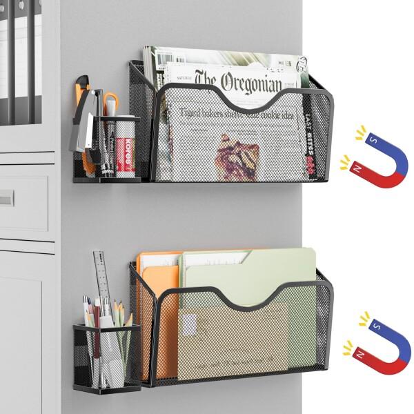 マグネット式 壁掛け収納書類 強力な磁気で A4サイズのファイルを2枚掛けられるファイルホルダー 2つのペン立てダーが付属しており デスク周りのファイル収納 オフィスや教室でホワイトボード収納用 (ブラック)商品コード：4907722400...