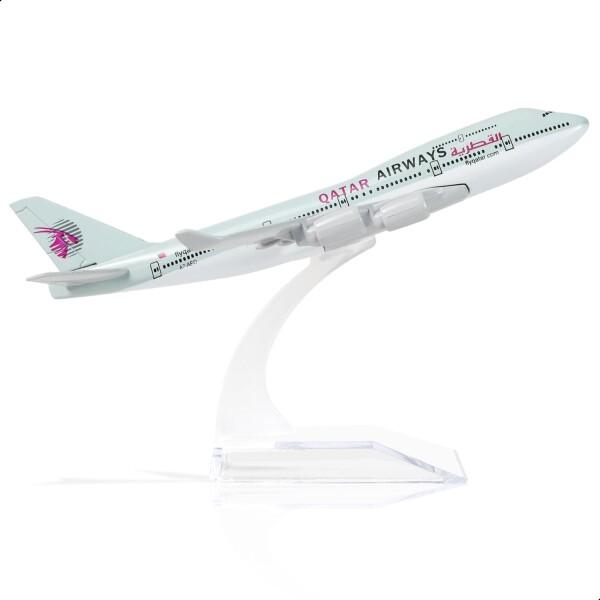 QIYUMOKE 1/400 カタール 747 ボーイング 747 ダイキャストメタル飛行機モデル スタンド付き (長さ15cm) ボーイングモデル飛行機 航空愛好家へのギフト デスクトップディスプレイ装飾商品コード：49077412338...