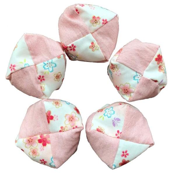 お手玉5個セット (夢見草 Lightpink)商品コード：49077440968型番：sakura_lyサイズ：４.５cm×９.０cmの布４枚から縫った座布団型カラー：Lightpink1つ1つ手作りです「お手玉競技」競技規格に準拠した座...