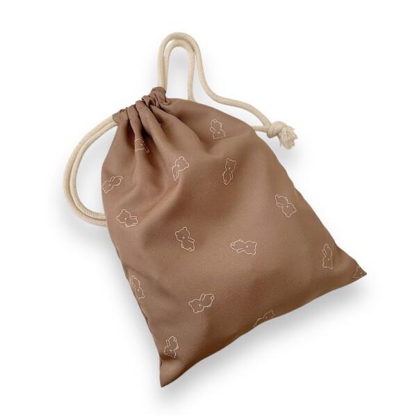 kokoni plusクマ 巾着 巾着袋 コップ袋 くま柄 kidsbag クマ総柄 巾着ポーチ 巾着バッグ 子ども用 通園 給食袋 通学用品洗濯可商品コード：49078186023カラー：ベージュ入園入学アイテムとして!!