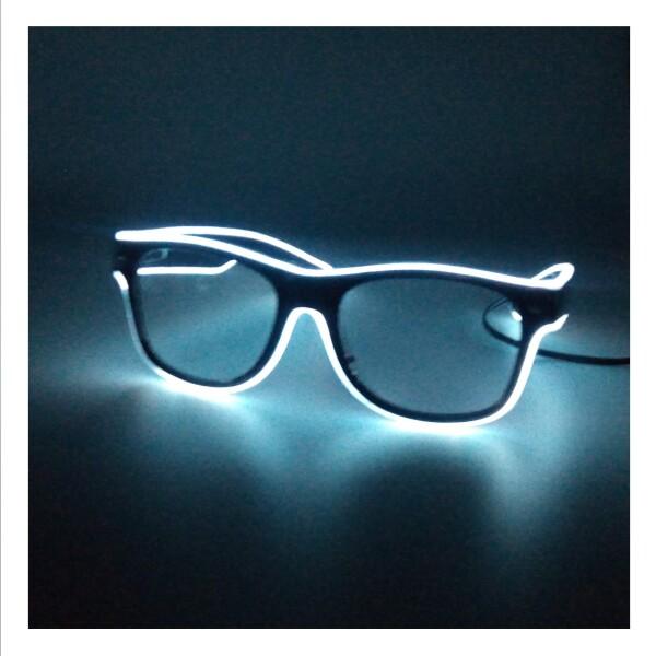 (APOSITV) 光る メガネ サングラス LED 単三電池付き ハロウィン 仮装 装飾 おもちゃ パーティ コンサート イベント (白)商品コード：49078847655サイズ：[一サイズフィットオール]カラー：ホワイトメガネのフレーム...