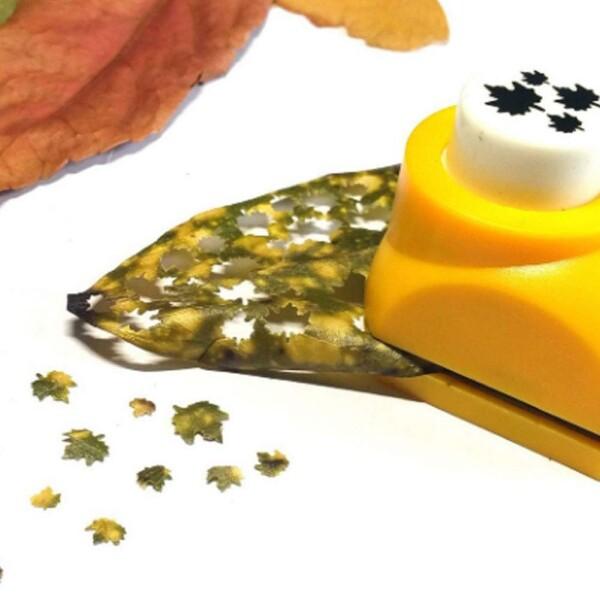 紙パンチ クラフトパンチ リーフパンチ 穴あけパンチ ペーパーパンチ 葉のパンチミニクラフトパンチ 紙用パンチ 金型DIY 工芸パンチ 8枚の紙付き 省力 写真装飾 手芸 カード 学校 幼稚園 ハンドメイド作成道具 (カエデの葉)商品コード...