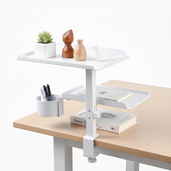 デスク上置棚 デスク収納 トレイアームスタンド 330mm*220mm ２層 カップホルダー付き オーディオインターフェース スタンド 机上収納 文房具 小物収納 卓上整理 多用途トレイ 省スペース スランプ ヘッドセット スチール製 穴あ...