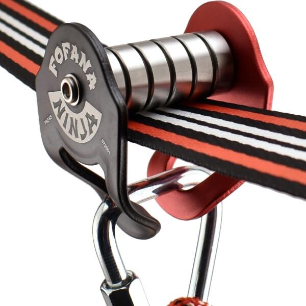 Fofana Ninja Slider Slackline プーリー - レッド、ステンレススチール - スラックラインをジップストリングに変換 - 裏庭の障害物コース用に2分のクイックセットアップ - 250ポンド 子供用屋外遊具用商品コ...