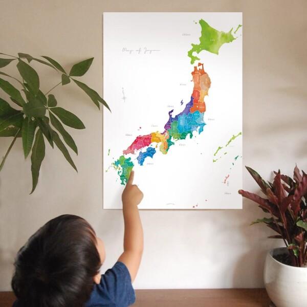 チアフル舎 (A2 日本地図ポスター)商品コード：49081476577型番：map-japanサイズ：A2カラー：A2　日本地図ポスターカラフルでおしゃれなA2日本地図ポスター都道府県名(ふりがなつき)県庁所在地も記載水彩の優しい色でお部...