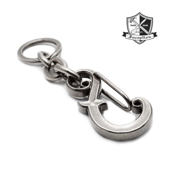 ■品名：Fフォール・カラビナキーホルダー■LOT：IPK-04■素材：ブラス（真鍮）にシルバーメッキ■サイズ：全長120mm■生産国：日本■INCEPTION英国が誇る最高級レザーと日本の職人技術が融合し生まれたINCEPTIONブランド。...