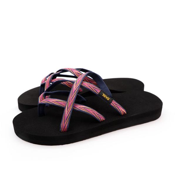 衝撃吸収性に優れ、履き慣らしていくうちに足裏にカスタムフィットする感覚を体感できる、低反発クッションソールMushを採用したサンダル。速乾性、耐久性にすぐれた地球にやさしいUnifi社のREPREVE100％再生ポリエステルウェビングは非常...