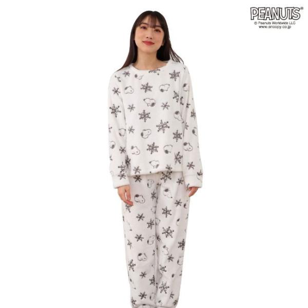 ブラックフライデー BLACK FRIDAY特別価格 期間11/18~11/28日まで人気キャラクタースヌーピーの レディース ルームウェアです。毛布素材で暖かく、部屋着にもパジャマにもご使用いただけます。