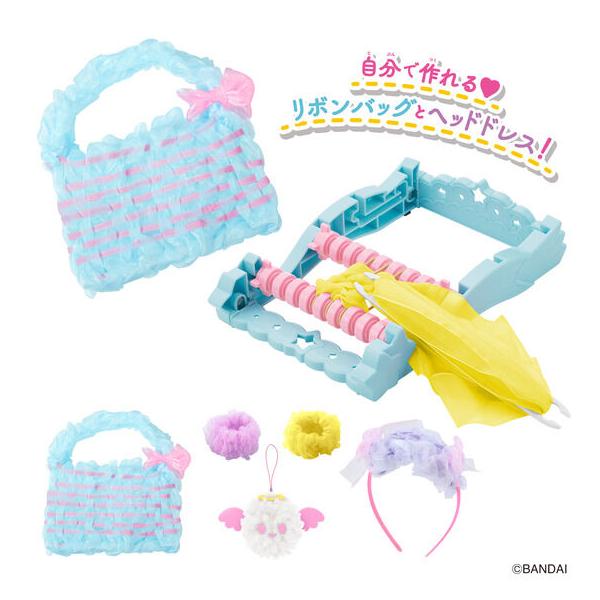 【発売日：2026年03月14日】【セット内容】・本体…1個・バー…2本・シャトル…1本・コーム…1個・ボンボン用パーツ…1個・仕上げ針/とじ針…各1本・カチューシャ…1本・ストラップ…1本・オーガンジーリボン（リボンバッグ用）…2色×各1...